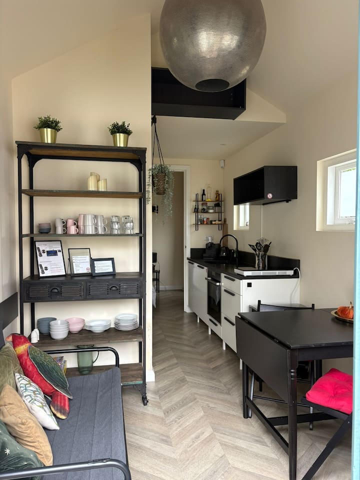 Renovated & Private Tiny House With Bikes - The Hague