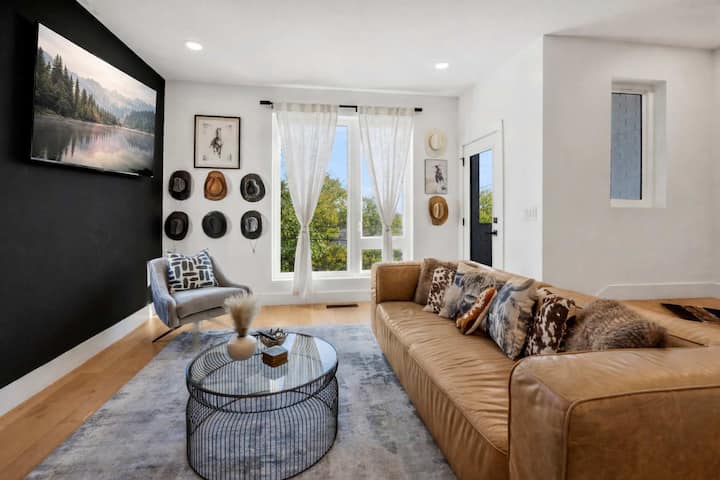 Group Stay 2 Nashville Homes Sleeps 15 - Nashville, TN