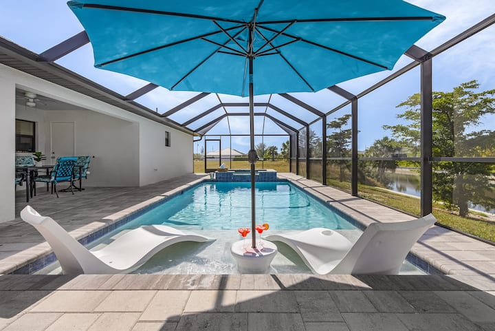 Heated Pool & Game Room Waterfront Family Retreat - Cape Coral, FL