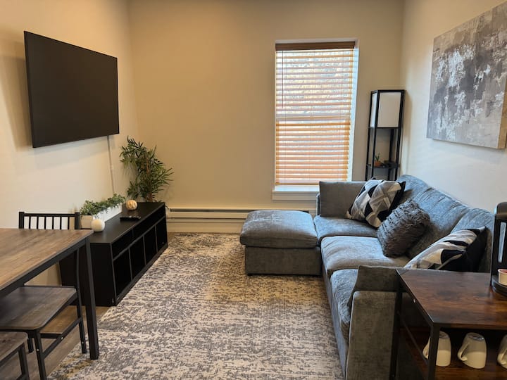 New Remodel Apt Very Fast Wifi - Great Falls, MT