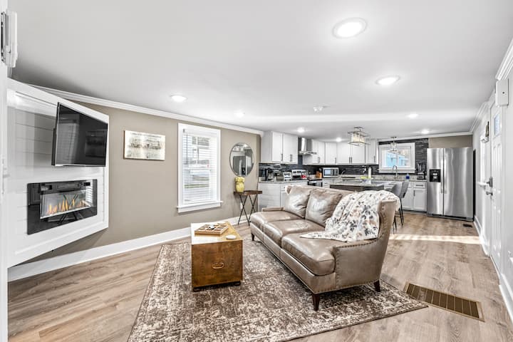 Uptown Girl | Game Room | Deck W/ Bbq - Greenville, SC