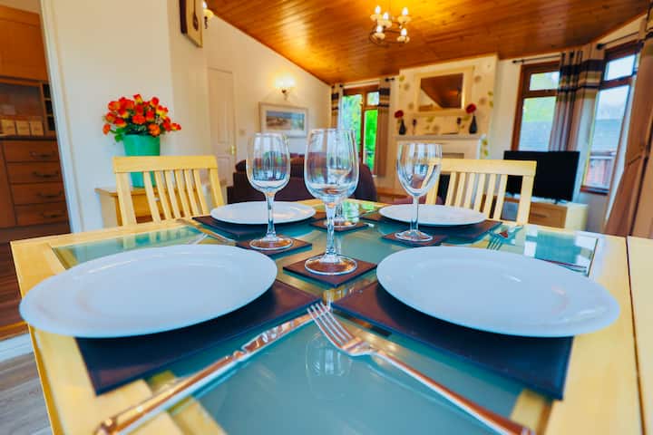 Rustic Fawn Lodge Hot-tub Finlake Resort In Devon - 阿什伯頓