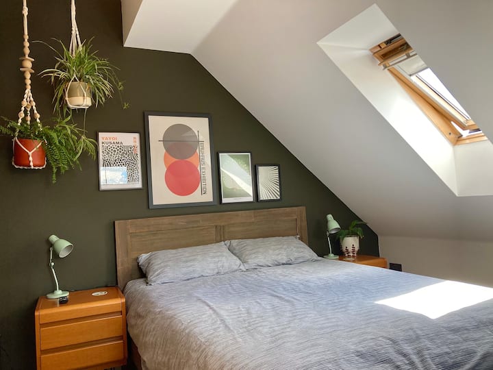 Private Penthouse Room In East Bristol - Bristol