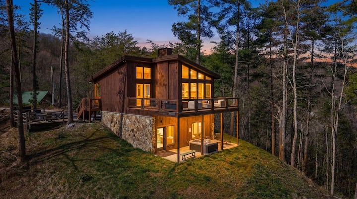 Cozy Smoky Mtn Retreat | Hot Tub | Arcade | Views - Townsend, TN