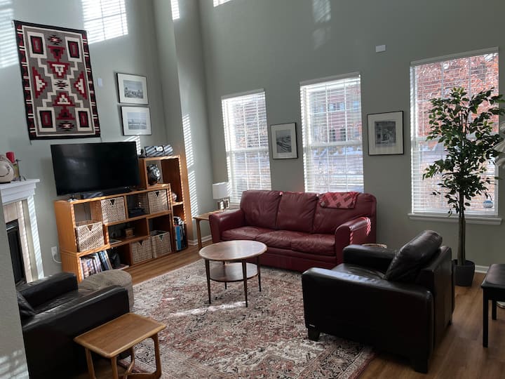 Bright Central Park Townhouse (30-day Minimum) - Denver