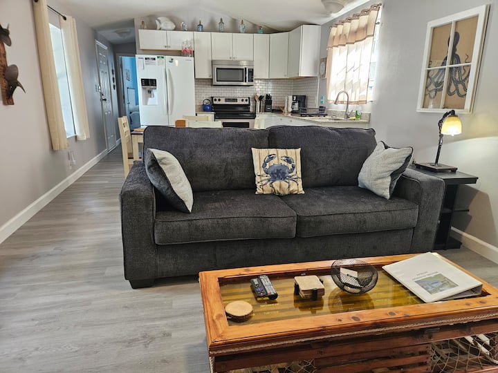 Couples Retreat* Free Private Parking - Palm Coast