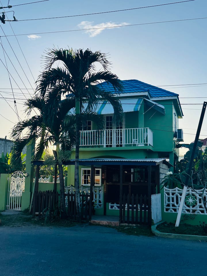 The Guest House - Ocho Rios