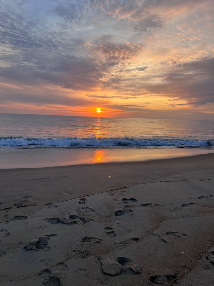 Rooftop Ocean Views | Beach Bungalow | King Beds - Kitty Hawk, NC