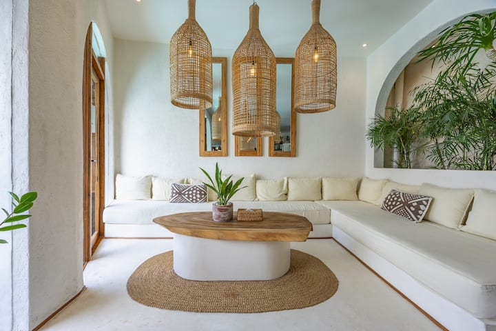 Quiet Ambient Enclosed 4brm Near Seminyak & Finns - Kuta