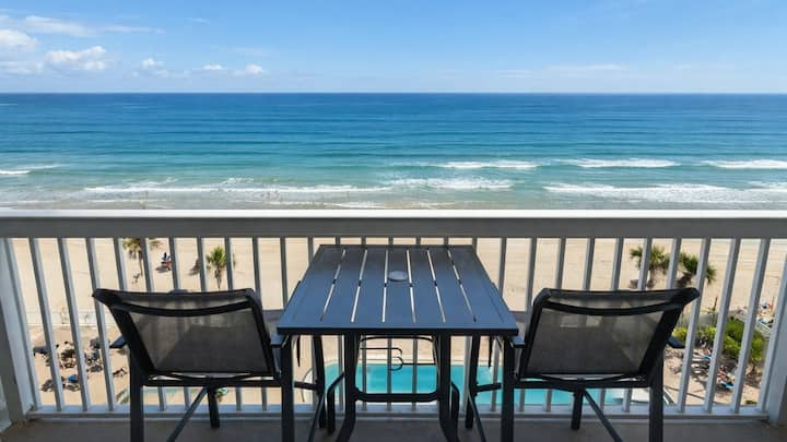 Oceanfront Condo W/ Private Balcony & Beach View - Daytona Beach