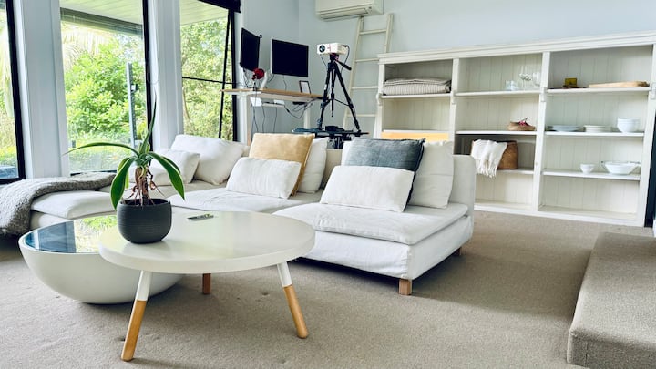 Avalon Beach Guesthouse | Walk To Beach | Sleeps 4 - Narrabeen