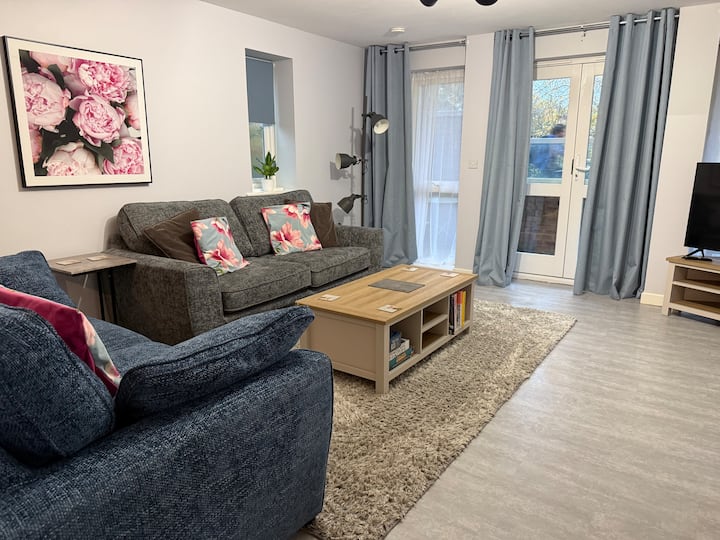 Superb Delux Large Apartment With Parking - Derby