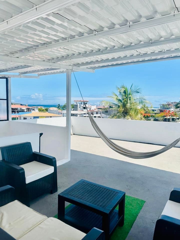 Suite#1  Tiene Acceso A Terraza Vista A  La Bahia. - Puerto Ayora