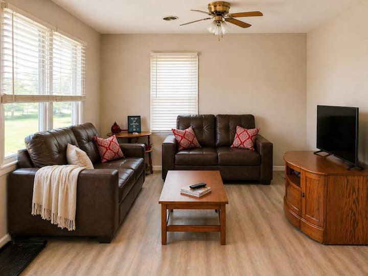 Cozy 2br Home | Sleeps 4 | Pet-friendly W/ Garage - Rolla, MO