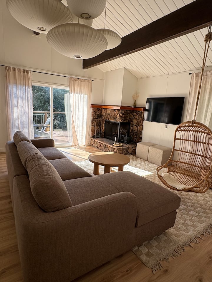 Cozy Cabin | Large Deck & Firepit Near Attractions - Crestline, CA