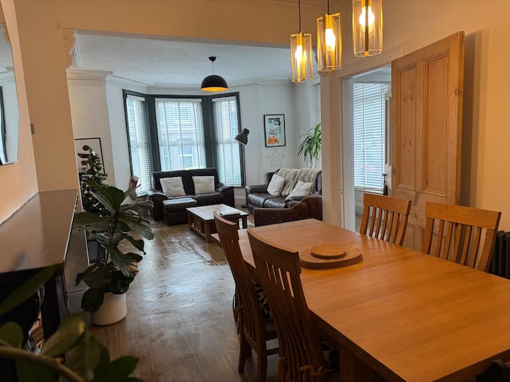 Large Home Sleeps 6 Central Location Free Parking - Plymouth