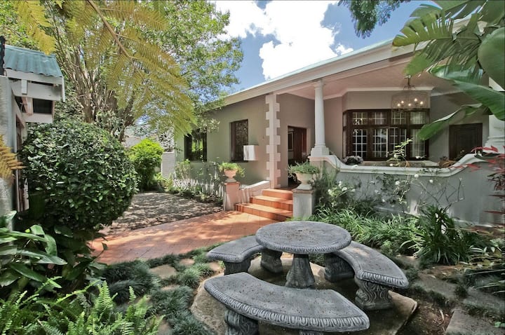 Popular Heritage Home - Beautiful And Safe! - Johannesburg