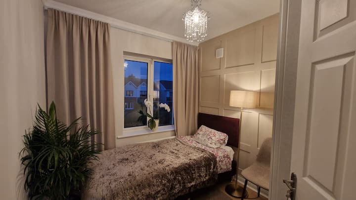 Cosy Bedroom With A Touch Of Luxury + Smart Tv - Leixlip