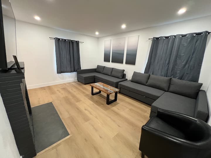 Elegant & Modern 2 Bed 2 Bath - Huntington Beach, CA