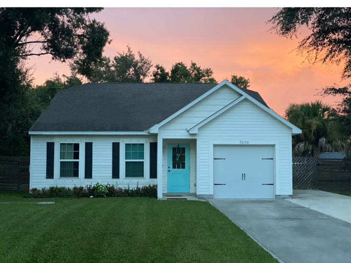 Cheerful 3-bedroom Home With Fenced In Yard - Port Charlotte, FL