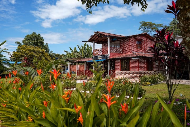 Casa Familiar En Villavicencio Con Balcón - Villavicencio