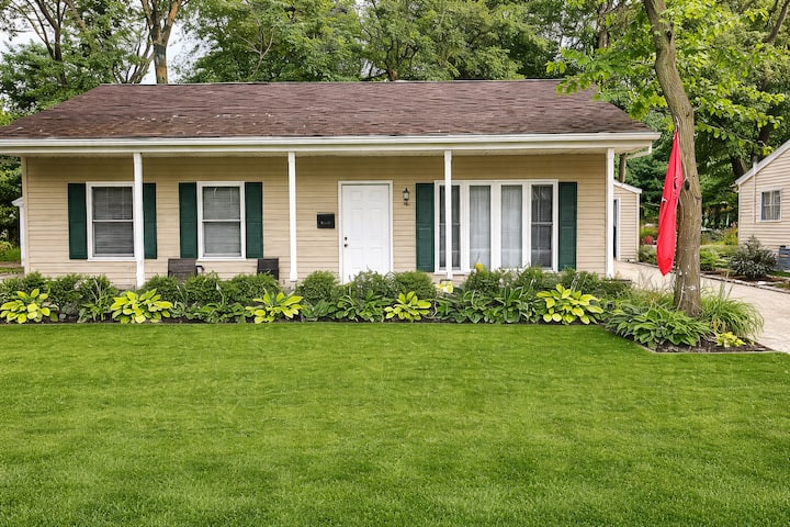 3 Bedroom Ranch Blocks To Isu, 8 Minutes Rivian - Bloomington