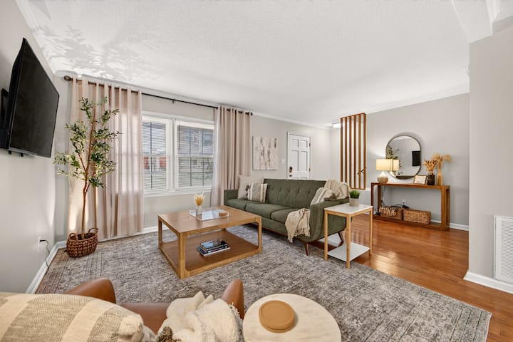 2 Story Mcm Townhouse-king Size Beds - Charlotte, NC