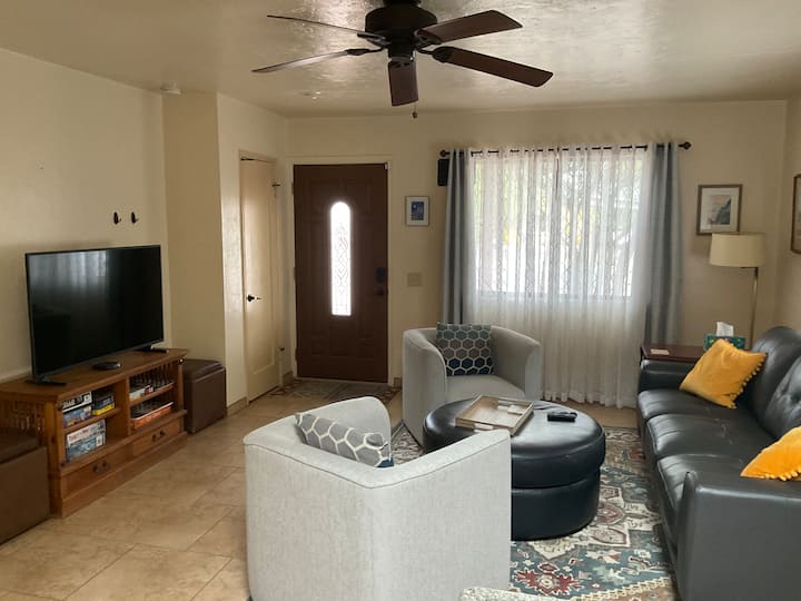 Quiet Two Bedroom Citrus House - Tucson, AZ