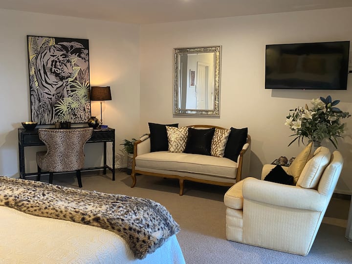 Maison Blue - Garden Apartment- Pet Friendly - Napier