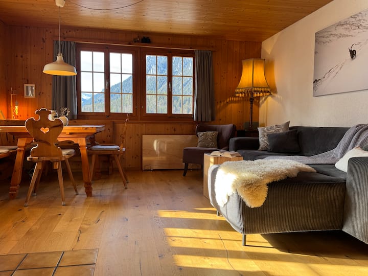 Sonnige Chalet-ferienwohnung Im Naturpark - Frutigen