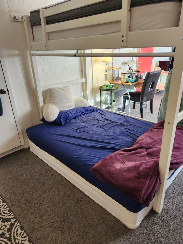 Vitality Room - Private, Comfy & Clean - Delray Beach, FL