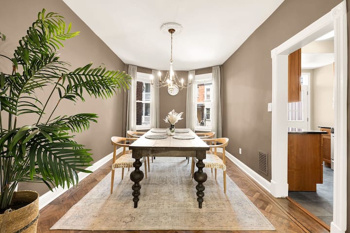 Calm & Cozy Townhouse With Parking & Private Patio - Washington, D.C.