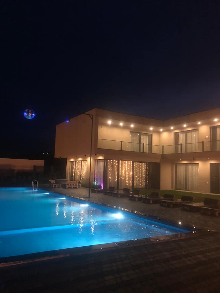 Sovini Pool House - Georgia