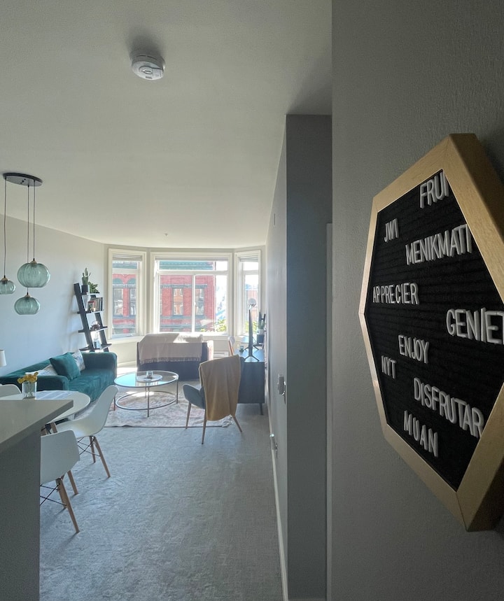 1bd Belltown Condo-view, Parking Included, Pool - Seattle, WA