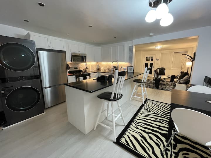 Stunning Row Home With Parking! - Baltimore, MD