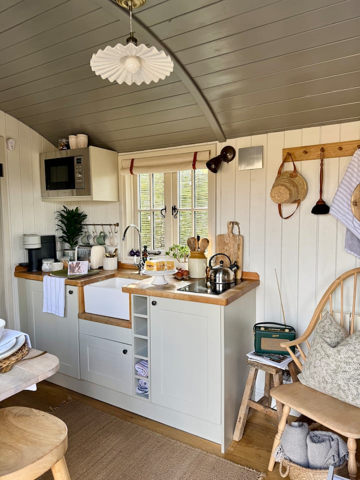 Luxury Shepherds Hut - Worcestershire