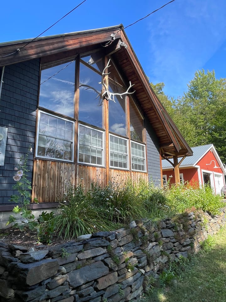 Shiny Elk Chalet - Near Mt Snow W/ Cozy Fireplace - Vermont
