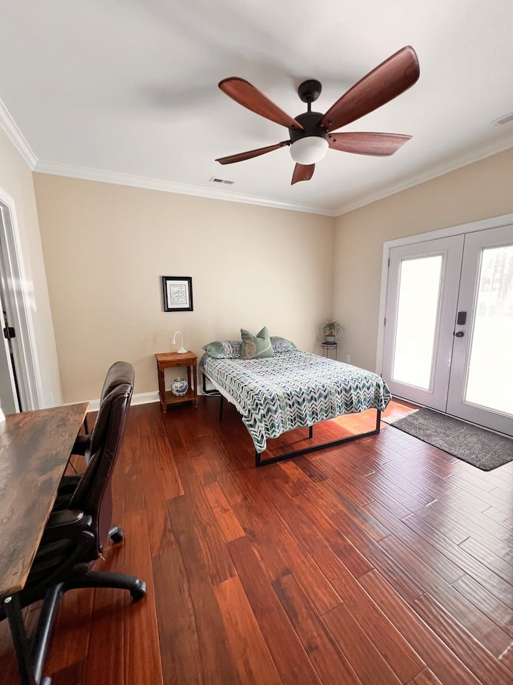 Bright Room With Private Entrance - Durham, NC