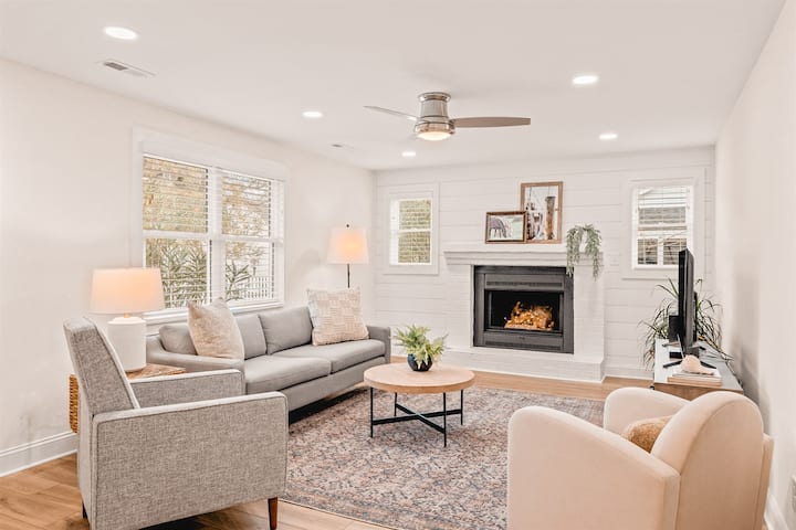 Newly Renovated + Pet Friendly | Coastal 3br - Beaufort, NC