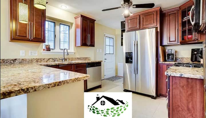 Solar Powered, Quiet Home Near Inova Fairfax - Fairfax, VA