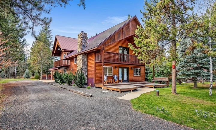 Rustic Home W/ Hot Tub & Peaceful Surroundings - Tamarack Ski Resort, ID