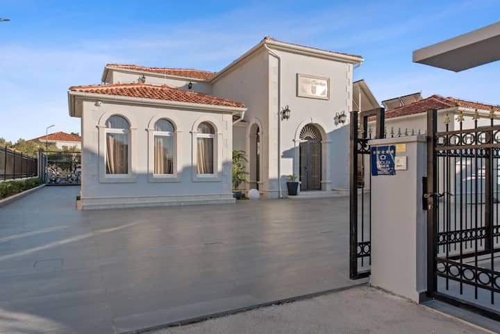 "Villa Carolus Dalmatia" Nearby Sibenik -. - Vodice