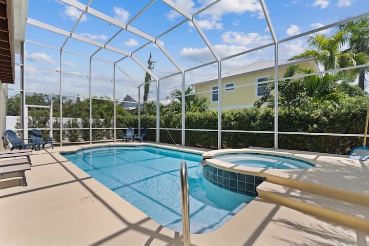 Hidden Treasure Is Ready For Your Stay - Fort Myers Beach, FL