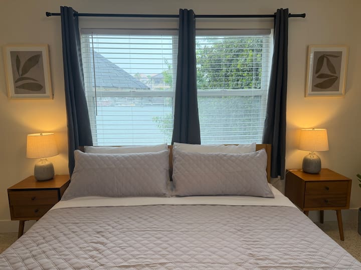Parker Manor Water View 2 Br Apt - Clearwater Beach, FL