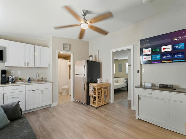 Cozy Guest Suite Near Lax & Beaches - El Segundo, CA