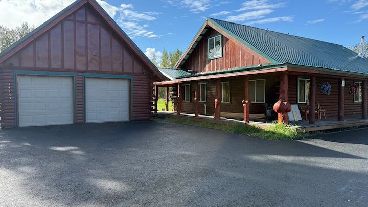 Spacious Butte Getaway Private 2 Q Bed W/ Views - Alaska