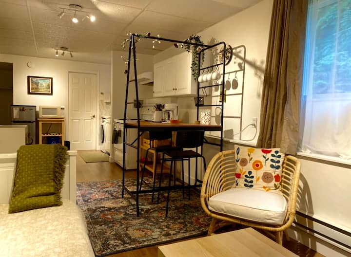 Cosy Private Unit
(Fully Furnished And Equipped) - Coquitlam