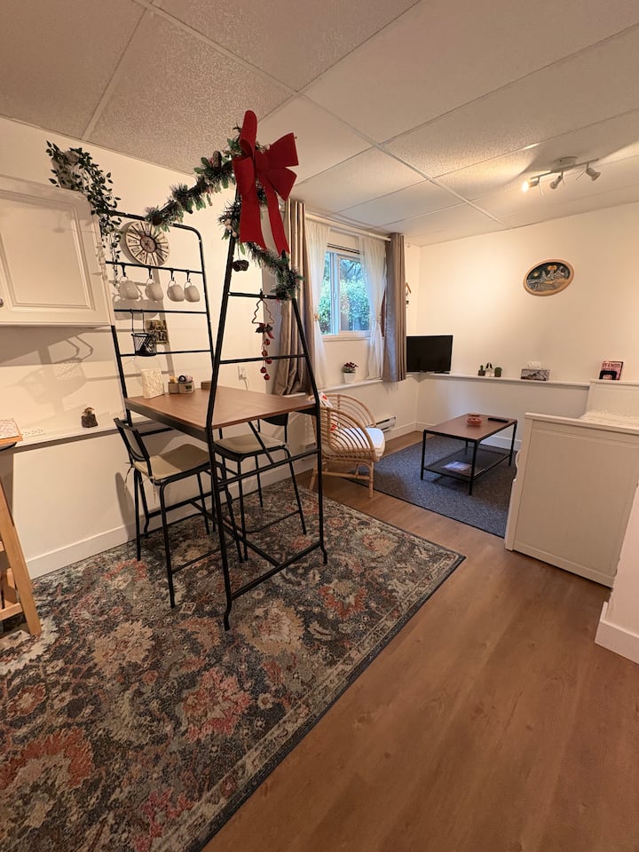 Cosy Private Unit
(Fully Furnished And Equipped) - Coquitlam