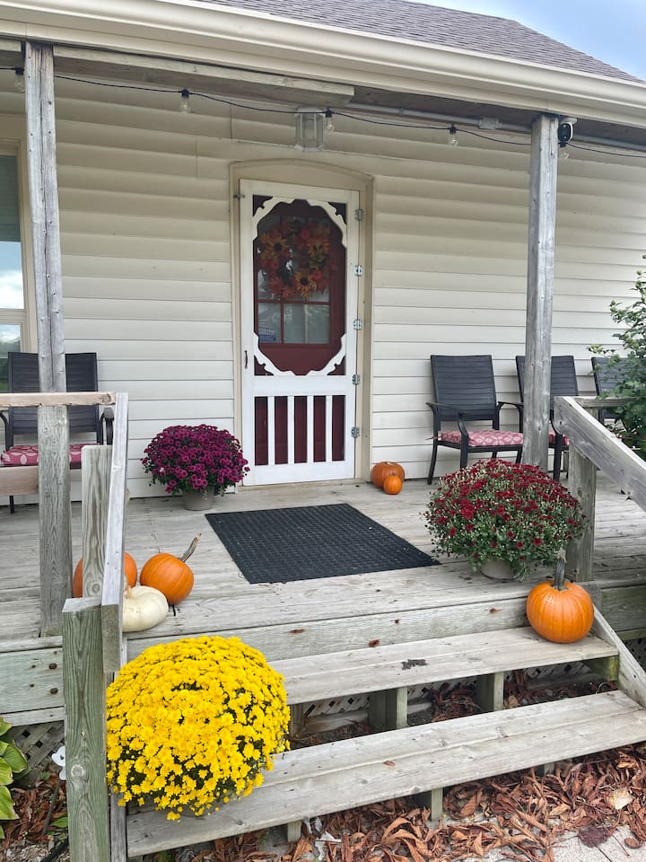 Cozy Century Home In Notl | With Outdoor Pool! - Niagara-on-the-Lake