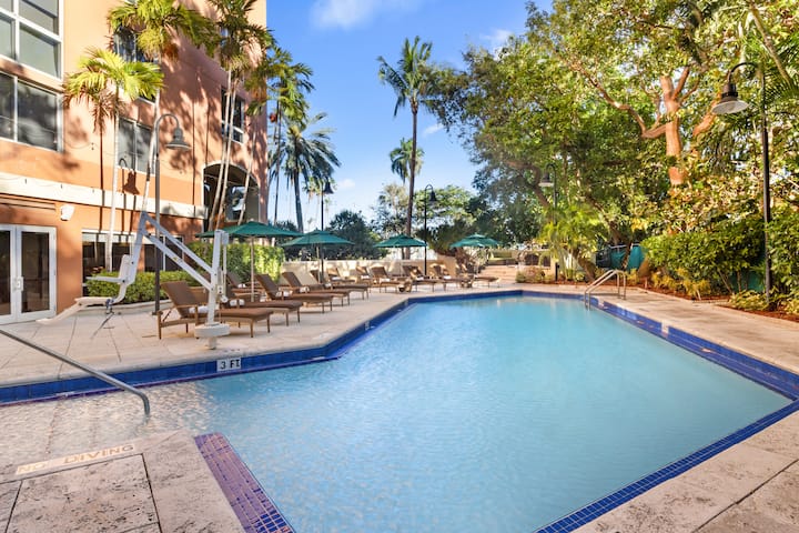 4 Units | Poolside Suite Steps From Biscayne Bay - Miami, FL
